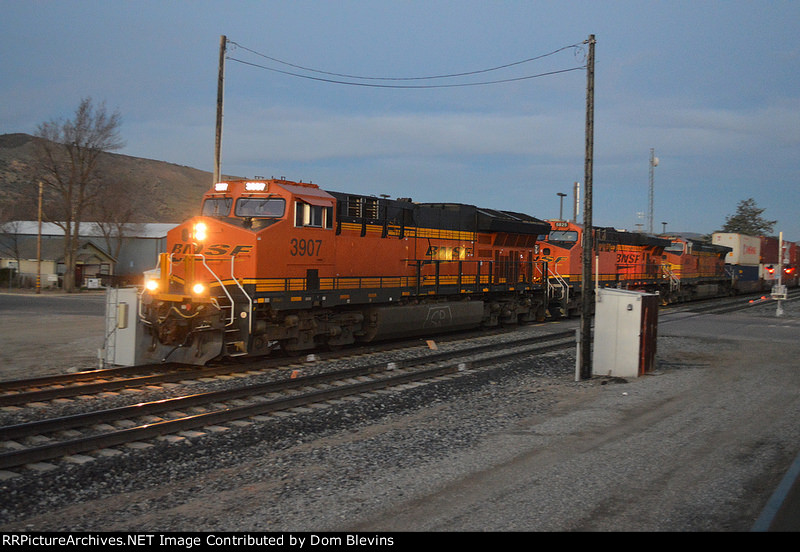 BNSF 3907